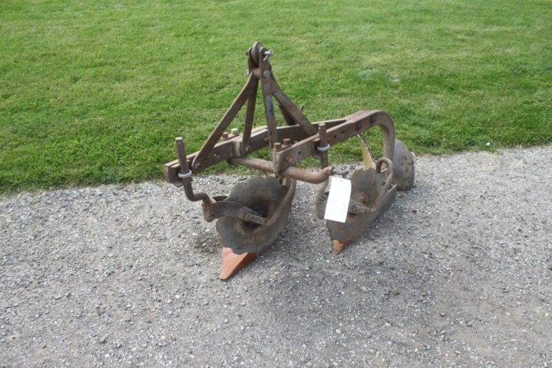 Ferguson 2 furrow mounted plow – Hahn Farms Ltd.