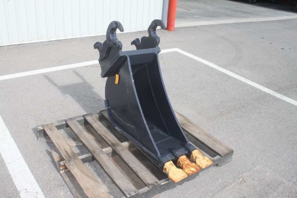 Cotech 15′ tooth bucket, Kubota KX series QT – Hahn Farms Ltd.