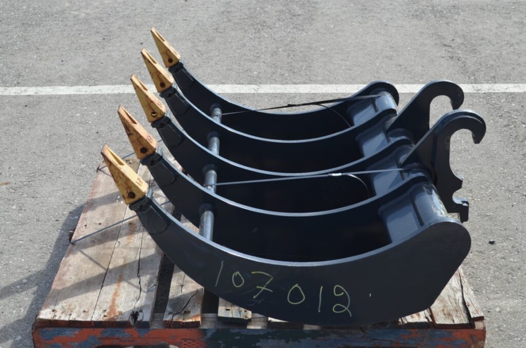 Cotech 42″ root rake bucket – Hahn Farms Ltd.