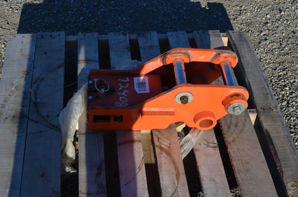 Kubota New Cotech hydraulic QT coupler to fit Kubota KX040 excavator ...