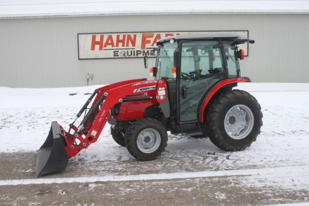 MF 1735M 4wd,compact tractor, cab/air, loader – Hahn Farms Ltd.