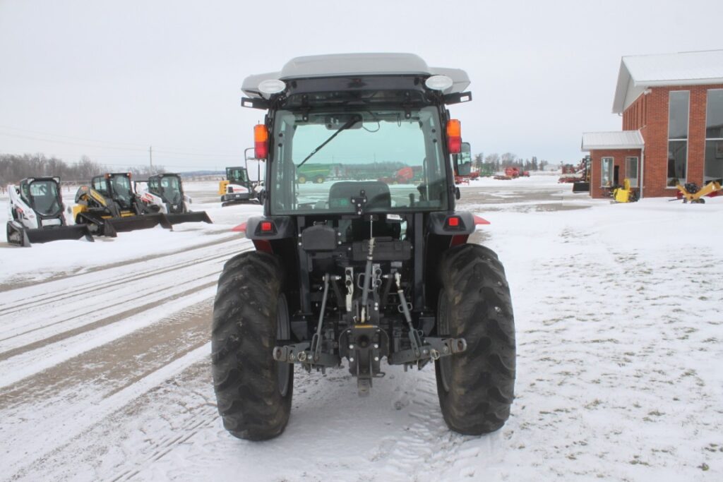 MF 1735M 4wd,compact tractor, cab/air, loader – Hahn Farms Ltd.