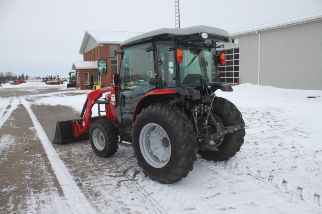 MF 1735M 4wd,compact tractor, cab/air, loader – Hahn Farms Ltd.