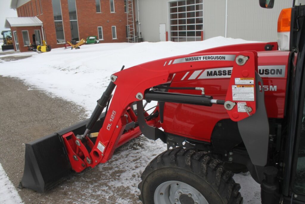 MF 1735M 4wd,compact tractor, cab/air, loader – Hahn Farms Ltd.